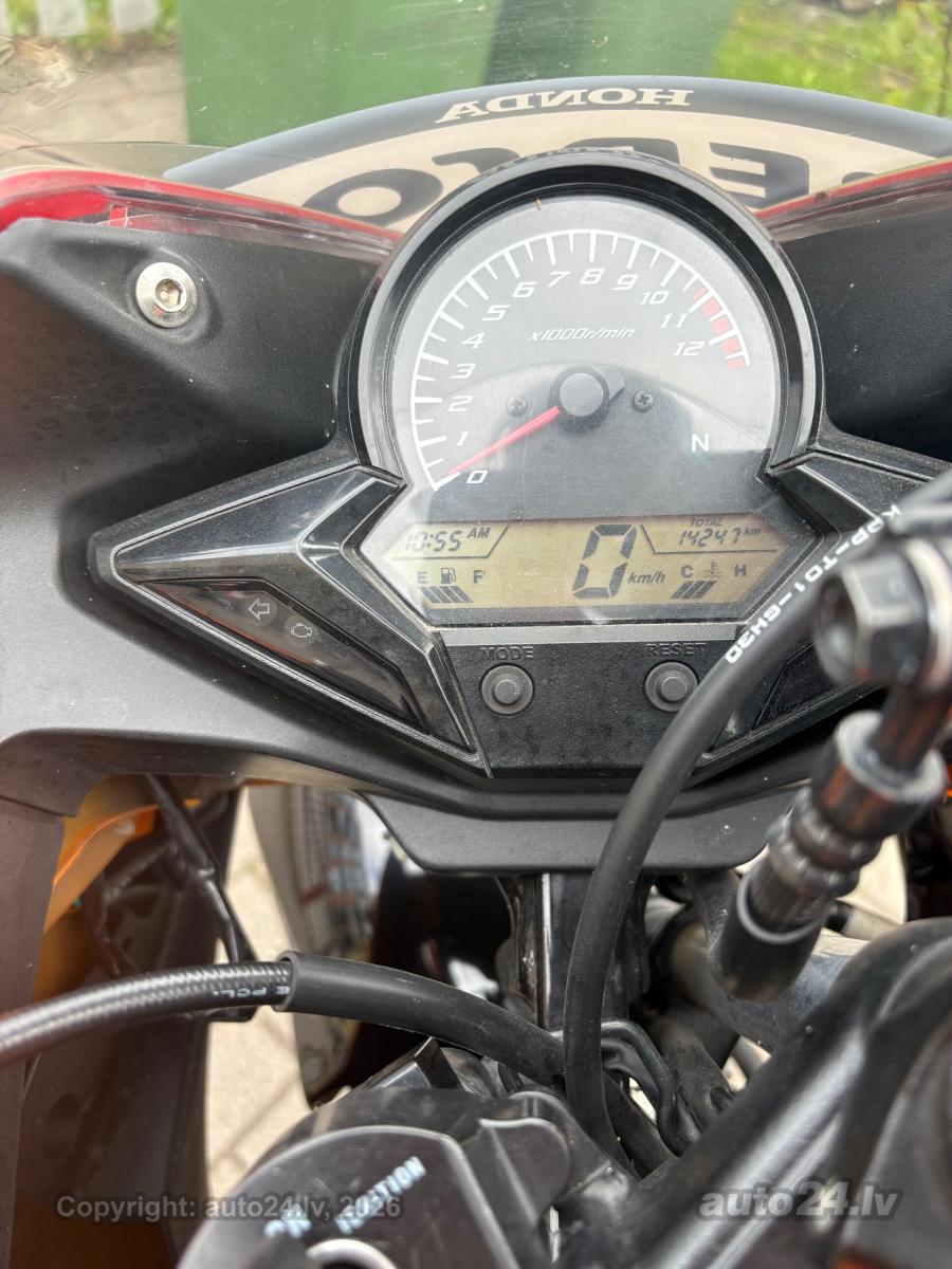 Oranžs Honda CBR 125 2017 Tallina, ar dzinēja tilpumu 0.13 L un nobraukumu 14 tūkst. km par 1800 €, foto 4 vietnē AUTOMOTO.COM.LV