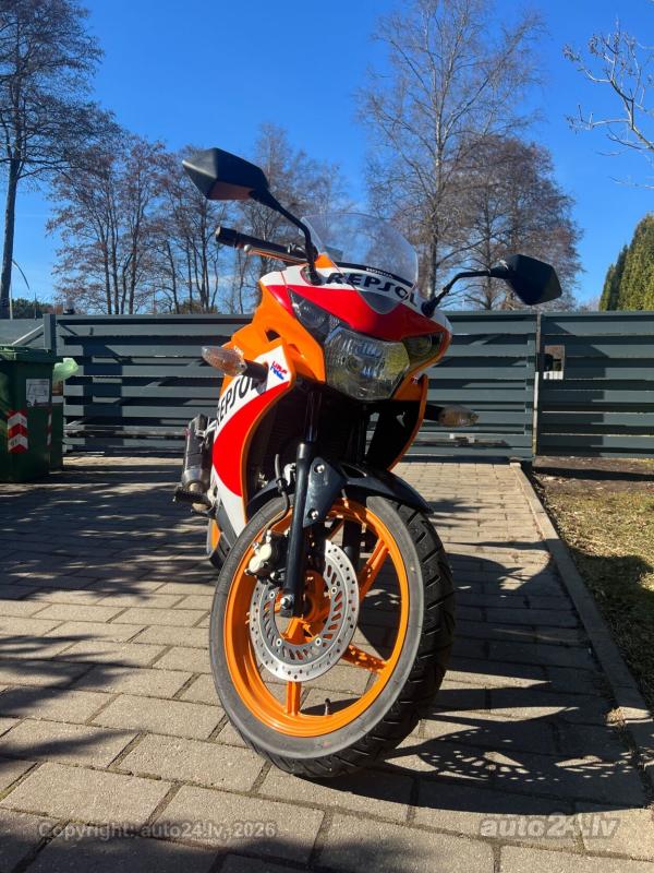 Оранжевый Хонда CBR 125 2017 в Таллин, объемом двигателя 0.13 л и пробегом 23 тыс. км за 2200 €, фото 2 на AUTOMOTO.COM.LV