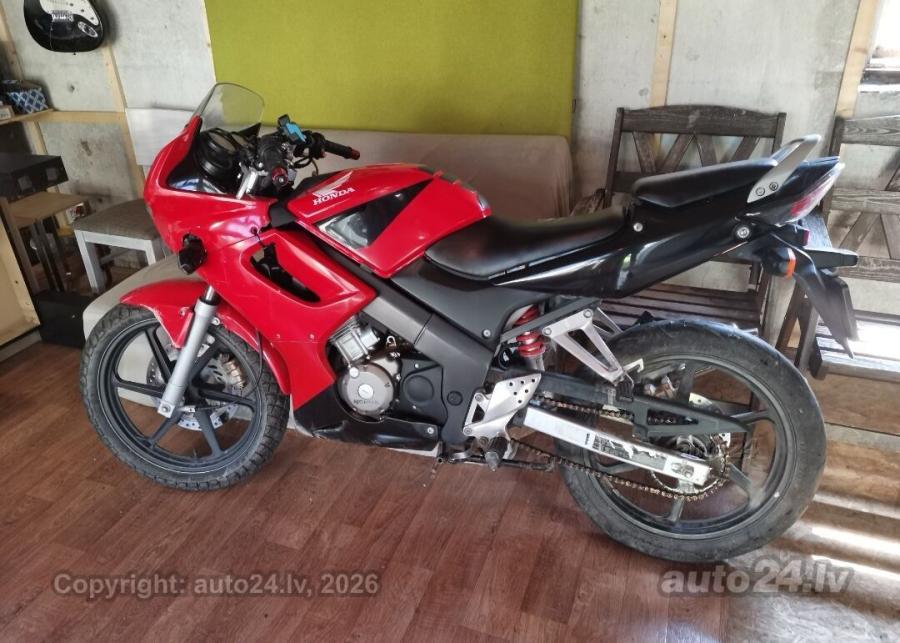 Sarkans Honda CBR 125 2004 Tallina, ar dzinēja tilpumu 0.13 L un nobraukumu 24 tūkst. km par 800 €, foto 1 vietnē AUTOMOTO.COM.LV