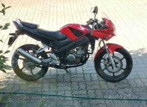 Sarkans Honda CBR 125 2004 Tallina, ar dzinēja tilpumu 0.13 L un nobraukumu 24 tūkst. km par 800 €, foto 2 vietnē AUTOMOTO.COM.LV