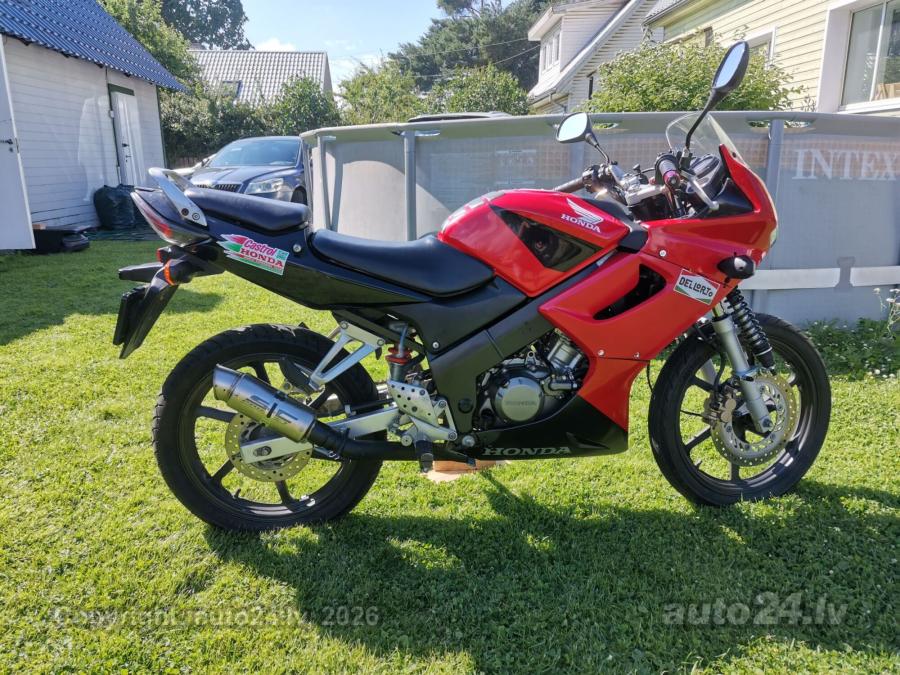 Красный Хонда CBR 125 2004 в Таллин, объемом двигателя 0.00 л и пробегом 22 тыс. км за 950 €, фото 4 на AUTOMOTO.COM.LV