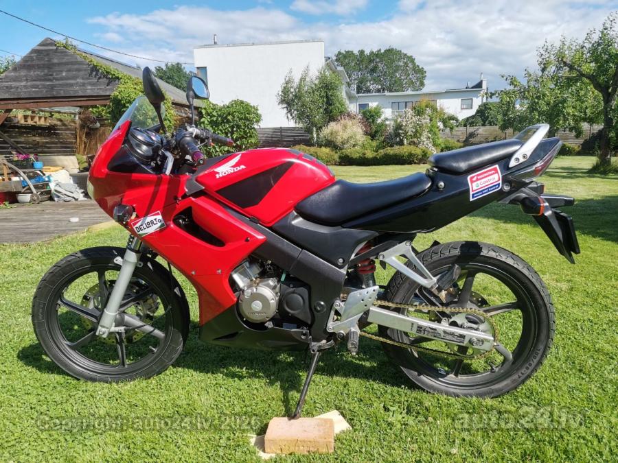 Красный Хонда CBR 125 2004 в Таллин, объемом двигателя 0.00 л и пробегом 22 тыс. км за 950 €, фото 5 на AUTOMOTO.COM.LV