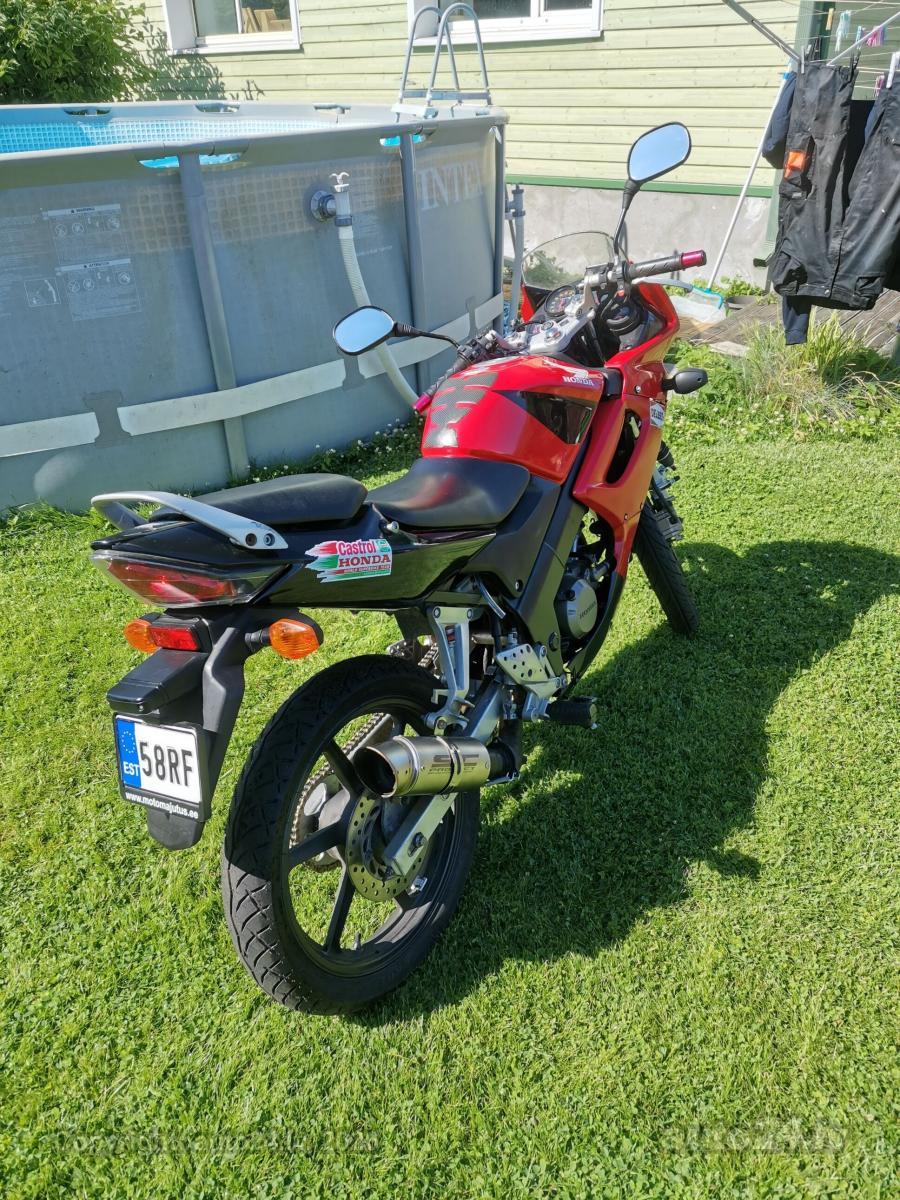 Красный Хонда CBR 125 2004 в Таллин, объемом двигателя 0.00 л и пробегом 22 тыс. км за 950 €, фото 8 на AUTOMOTO.COM.LV