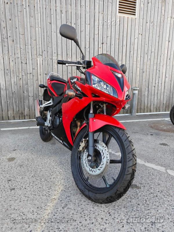 Red Honda CBR 125 2008 in Tartu, with an engine capacity of 0.13 L and mileage of 2 thousand km for 1500 €, photo 2 on AUTOMOTO.COM.LV