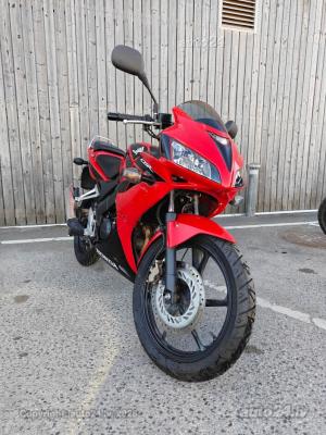 Red Honda CBR 125 2008 in Tartu, with an engine capacity of 0.13 L and mileage of 2 thousand km for 1500 €, photo 3 on AUTOMOTO.COM.LV