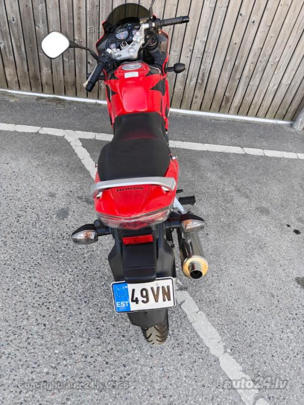 Red Honda CBR 125 2008 in Tartu, with an engine capacity of 0.13 L and mileage of 2 thousand km for 1500 €, photo 5 on AUTOMOTO.COM.LV