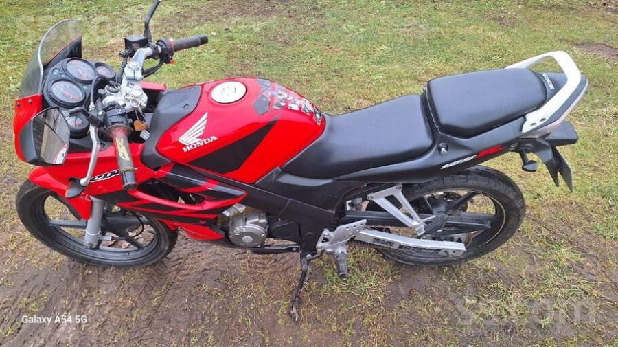 Honda CBR 125R 2004 Limbaži, ar dzinēja tilpumu 0.13 L un nobraukumu 0 tūkst. km par 1200 €, foto 4 vietnē AUTOMOTO.COM.LV