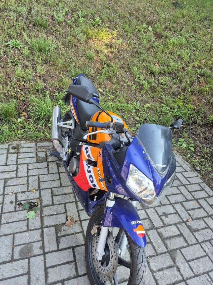 Хонда CBR 125R 2005 в Резекне, объемом двигателя 0.13 л и пробегом 0 тыс. км за 1000 €, фото 3 на AUTOMOTO.COM.LV