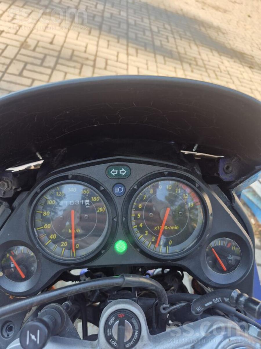 Хонда CBR 125R 2005 в Резекне, объемом двигателя 0.13 л и пробегом 0 тыс. км за 1000 €, фото 6 на AUTOMOTO.COM.LV