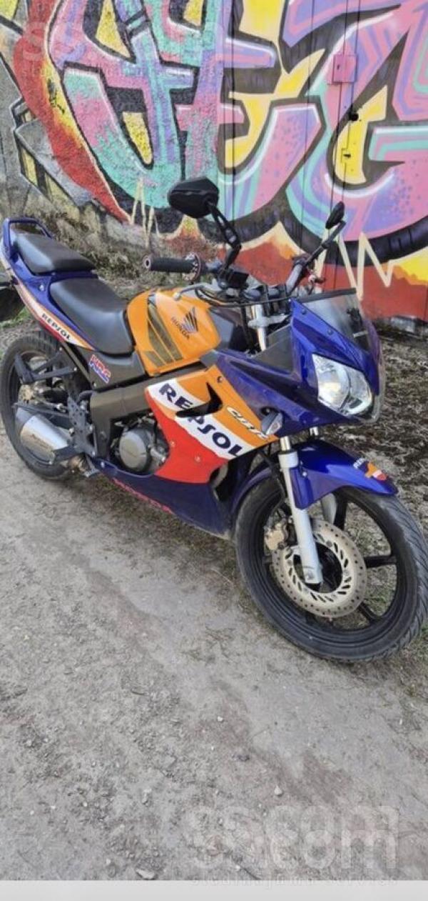 Honda CBR 125R 2006 in Riga, with an engine capacity of 0.13 L and mileage of 0 thousand km for 1370 €, photo 1 on AUTOMOTO.COM.LV