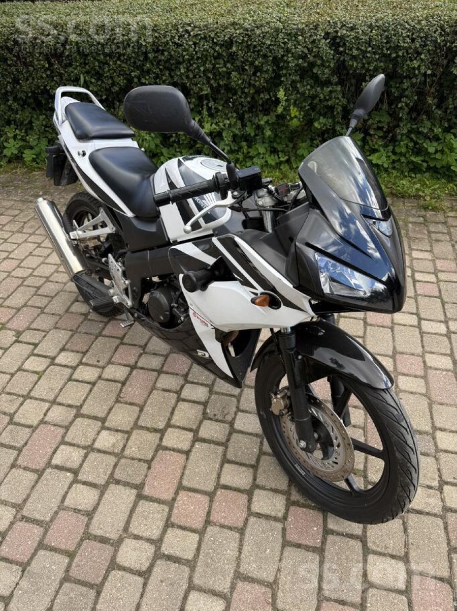 Хонда CBR 125R 2008 в Цесис, объемом двигателя 0.13 л и пробегом 0 тыс. км за 1600 €, фото 1 на AUTOMOTO.COM.LV