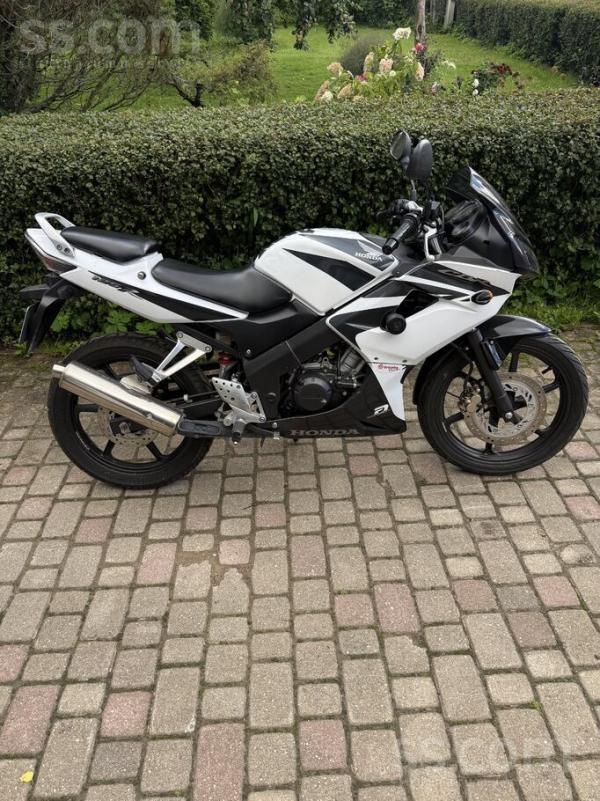 Хонда CBR 125R 2008 в Цесис на AUTOMOTO.COM.LV Хонда CBR 125R 2008 в Цесис, объемом двигателя 0.13 л и пробегом 0 тыс. км за 1600 €, фото 3 на AUTOMOTO.COM.LV