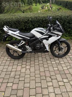 Хонда CBR 125R 2008 в Цесис, объемом двигателя 0.13 л и пробегом 0 тыс. км за 1600 €, фото 3 на AUTOMOTO.COM.LV