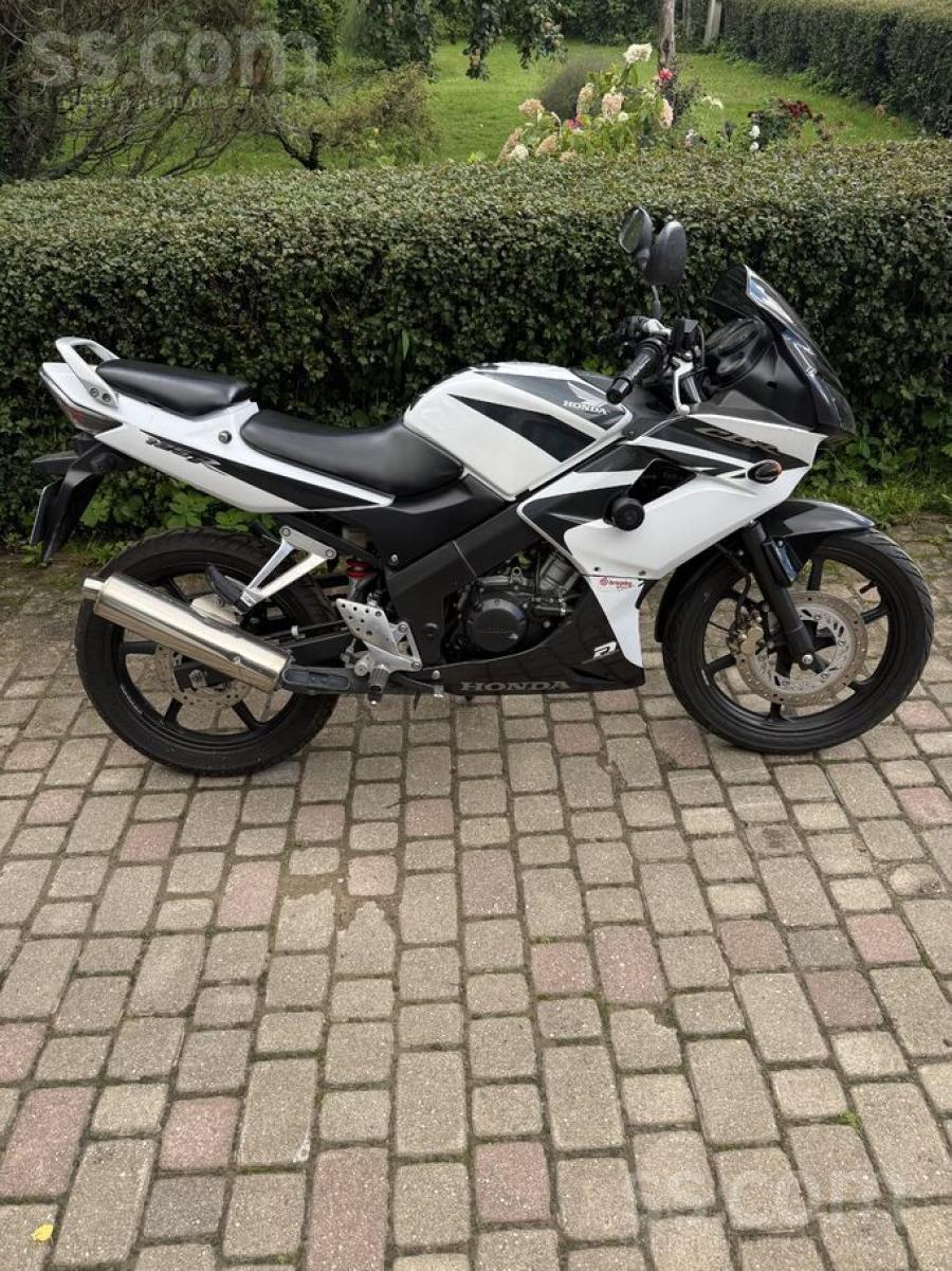 Хонда CBR 125R 2008 в Цесис, объемом двигателя 0.13 л и пробегом 0 тыс. км за 1600 €, фото 3 на AUTOMOTO.COM.LV