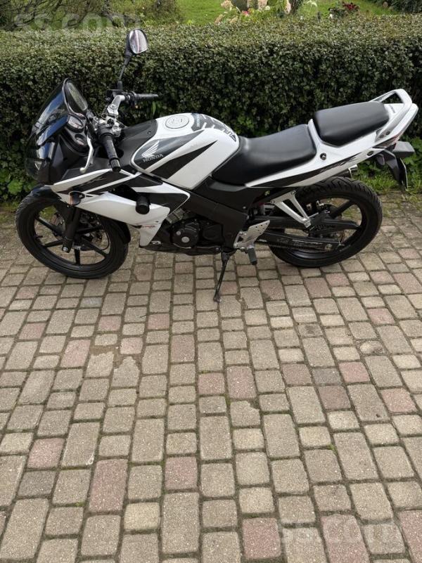 Хонда CBR 125R 2008 в Цесис на AUTOMOTO.COM.LV Хонда CBR 125R 2008 в Цесис, объемом двигателя 0.13 л и пробегом 0 тыс. км за 1600 €, фото 4 на AUTOMOTO.COM.LV