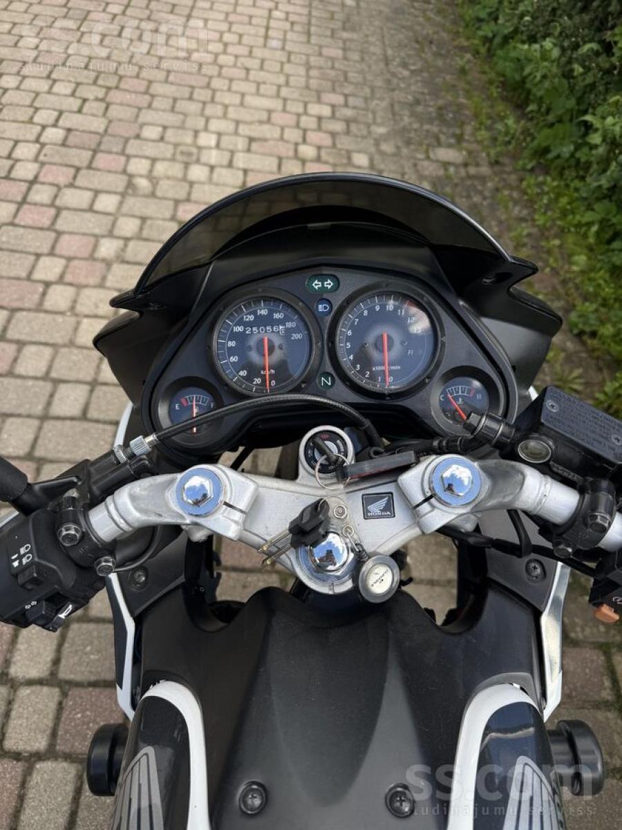 Хонда CBR 125R 2008 в Цесис, объемом двигателя 0.13 л и пробегом 0 тыс. км за 1600 €, фото 7 на AUTOMOTO.COM.LV