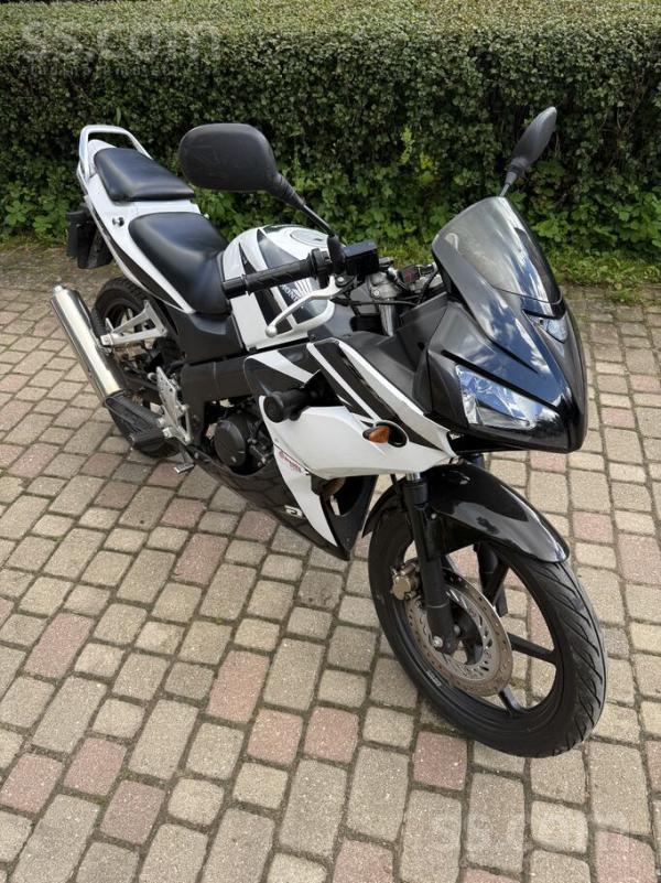 Honda CBR 125R 2008 in Cesis, with an engine capacity of 0.13 L and mileage of 0 thousand km for 1600 €, photo 1 on AUTOMOTO.COM.LV