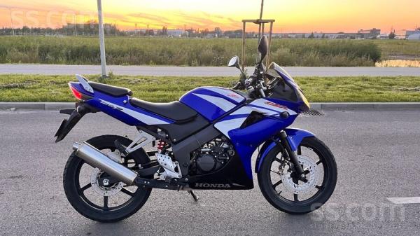 Honda CBR 125R 2008 Liepāja, ar dzinēja tilpumu 0.13 L un nobraukumu 0 tūkst. km par 1600 €, foto 3 vietnē AUTOMOTO.COM.LV