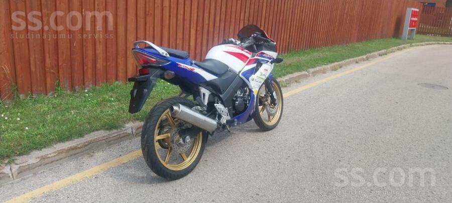 Хонда CBR 125R 2009 в Цесис, объемом двигателя 0.13 л и пробегом 0 тыс. км за 1800 €, фото 3 на AUTOMOTO.COM.LV