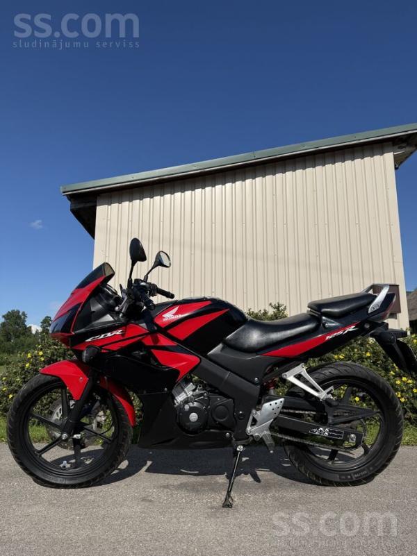 Honda CBR 125R 2010 Balvi, ar dzinēja tilpumu 0.13 L un nobraukumu 0 tūkst. km par 1850 €, foto 1 vietnē AUTOMOTO.COM.LV