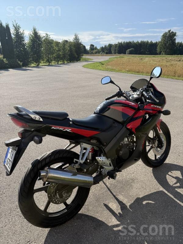 Honda CBR 125R 2010 Balvi, ar dzinēja tilpumu 0.13 L un nobraukumu 0 tūkst. km par 1850 €, foto 4 vietnē AUTOMOTO.COM.LV