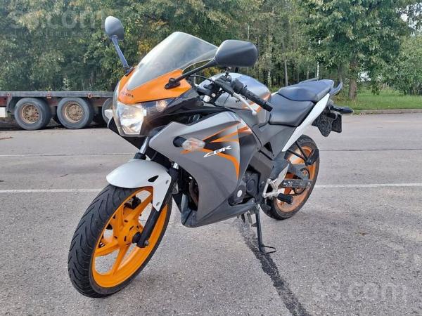 Honda CBR 125R 2011 in Riga, with an engine capacity of 0.13 L and mileage of 0 thousand km for 2100 €, photo 1 on AUTOMOTO.COM.LV