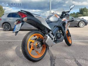 Хонда CBR 125R 2011 в Рига, объемом двигателя 0.13 л и пробегом 0 тыс. км за 2100 €, фото 4 на AUTOMOTO.COM.LV