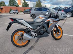 Хонда CBR 125R 2011 в Рига, объемом двигателя 0.13 л и пробегом 0 тыс. км за 2100 €, фото 6 на AUTOMOTO.COM.LV