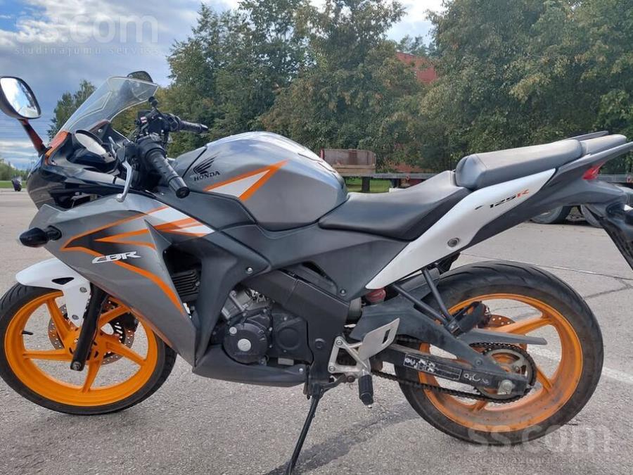 Хонда CBR 125R 2011 в Рига, объемом двигателя 0.13 л и пробегом 0 тыс. км за 2100 €, фото 7 на AUTOMOTO.COM.LV