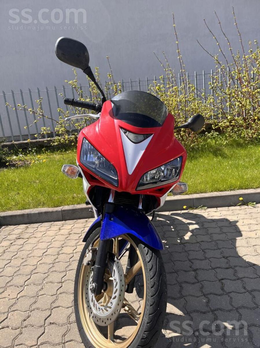 Хонда CBR 125R 2011 в Валка, объемом двигателя 0.13 л и пробегом 0 тыс. км за 1050 €, фото 1 на AUTOMOTO.COM.LV