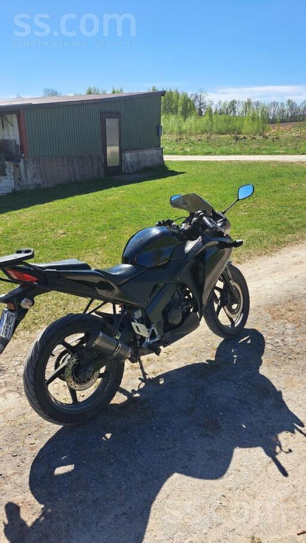 Honda CBR 125R 2012 in Aizkraukle, with an engine capacity of 0.13 L and mileage of 0 thousand km for 1950 €, photo 2 on AUTOMOTO.COM.LV