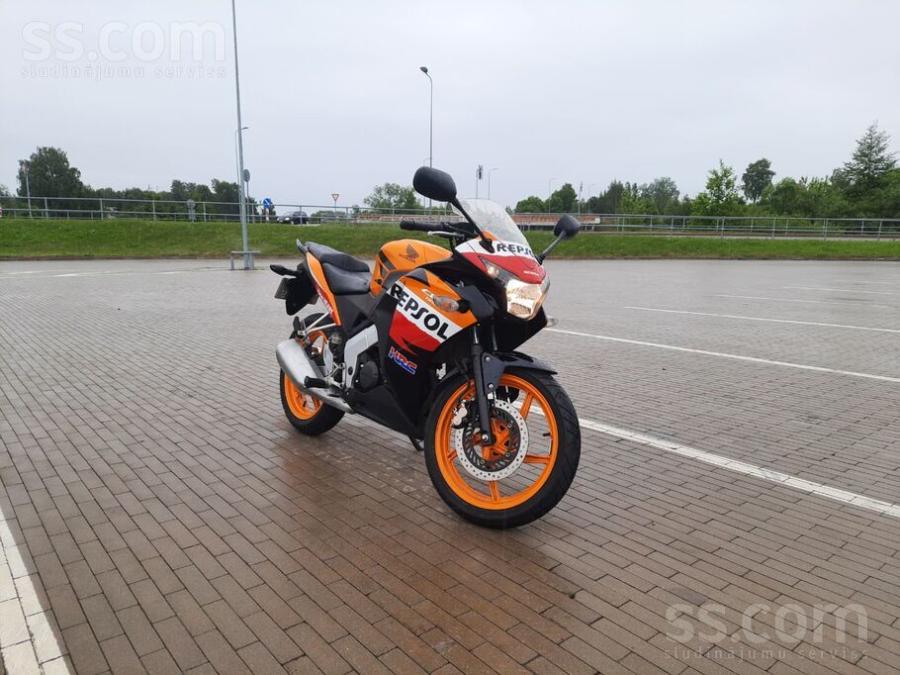 Хонда CBR 125R 2012 в Резекне, объемом двигателя 0.13 л и пробегом 0 тыс. км за 2250 €, фото 1 на AUTOMOTO.COM.LV