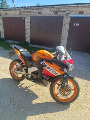 Honda CBR 125R 2013 Rīga, ar dzinēja tilpumu 0.13 L un nobraukumu 0 tūkst. km par 2000 €, foto  vietnē AUTOMOTO.COM.LV