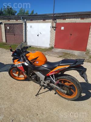 Honda CBR 125R 2013 Rīga, ar dzinēja tilpumu 0.13 L un nobraukumu 0 tūkst. km par 2000 €, foto 5 vietnē AUTOMOTO.COM.LV