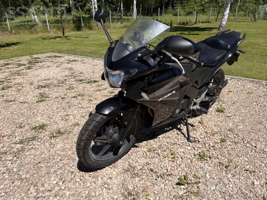 Honda CBR 125R 2013 in Jelgava, with an engine capacity of 0.13 L and mileage of 0 thousand km for 1800 €, photo 1 on AUTOMOTO.COM.LV