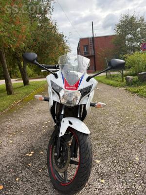 Honda CBR 125R 2014 Rēzekne, ar dzinēja tilpumu 0.13 L un nobraukumu 0 tūkst. km par 2000 €, foto 1 vietnē AUTOMOTO.COM.LV