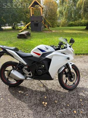 Honda CBR 125R 2014 in Rezekne, with an engine capacity of 0.13 L and mileage of 0 thousand km for 2000 €, photo 5 on AUTOMOTO.COM.LV