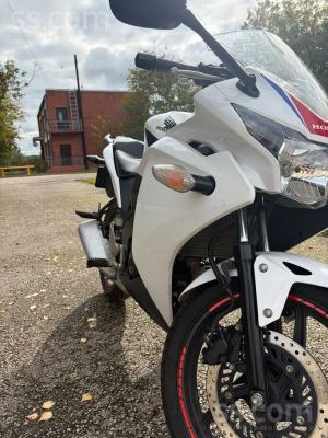 Honda CBR 125R 2014 in Rezekne, with an engine capacity of 0.13 L and mileage of 0 thousand km for 2000 €, photo 6 on AUTOMOTO.COM.LV