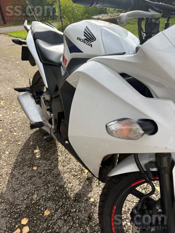 Honda CBR 125R 2014 Rēzekne, ar dzinēja tilpumu 0.13 L un nobraukumu 0 tūkst. km par 2000 €, foto 8 vietnē AUTOMOTO.COM.LV