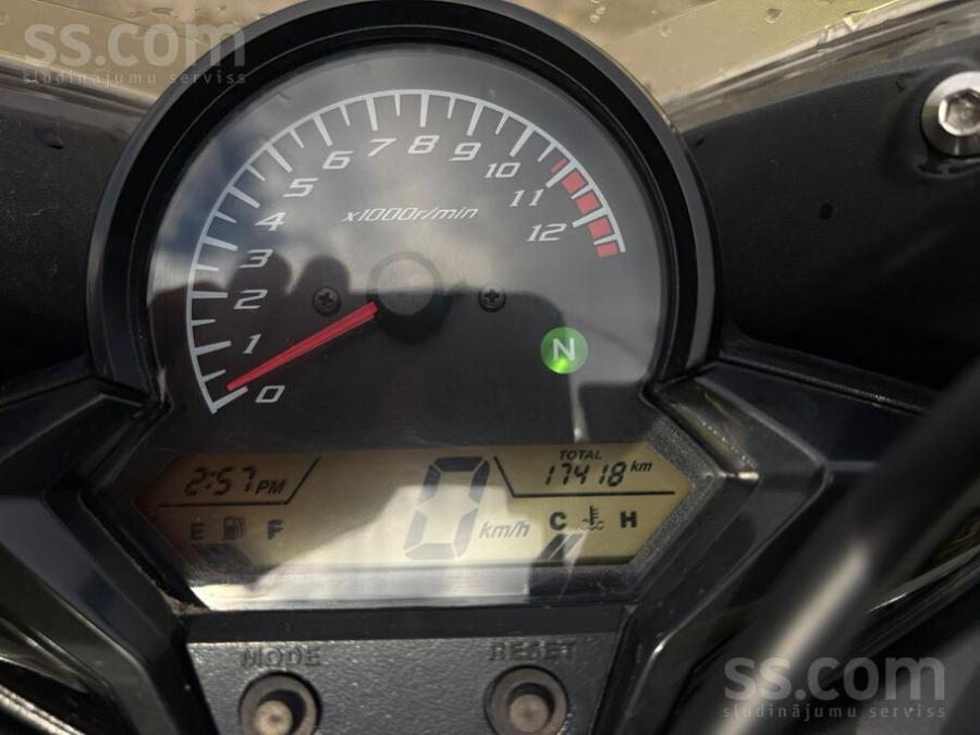 Honda CBR 125R 2014 in Rezekne, with an engine capacity of 0.13 L and mileage of 0 thousand km for 2000 €, photo 10 on AUTOMOTO.COM.LV