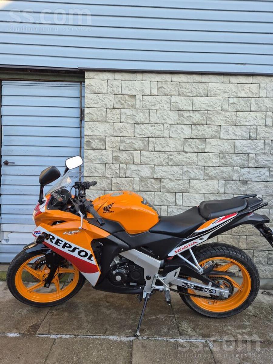 Honda CBR 125R 2015 Rēzekne, ar dzinēja tilpumu 0.13 L un nobraukumu 0 tūkst. km par 2650 €, foto 1 vietnē AUTOMOTO.COM.LV