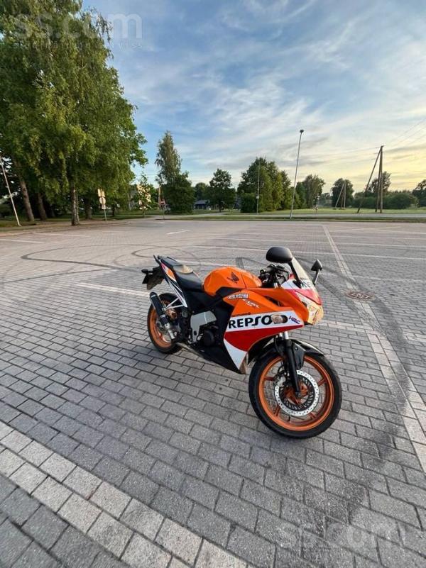 Хонда CBR 125R 2015 в Елгава, объемом двигателя 0.13 л и пробегом 0 тыс. км за 1800 €, фото 3 на AUTOMOTO.COM.LV