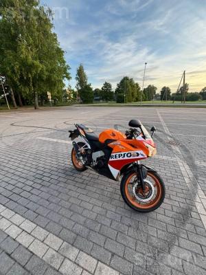 Honda CBR 125R 2015 in Jelgava, with an engine capacity of 0.13 L and mileage of 0 thousand km for 1800 €, photo 4 on AUTOMOTO.COM.LV