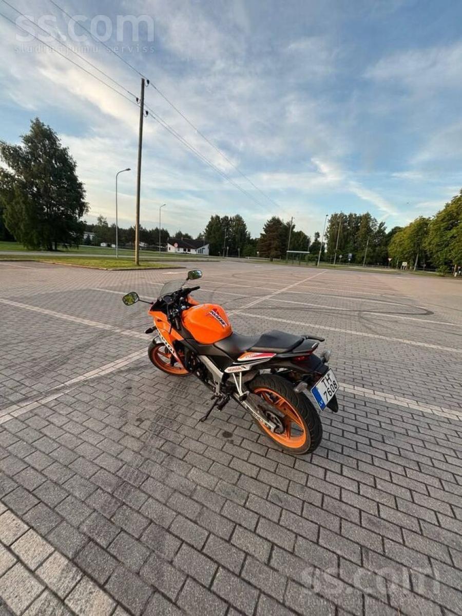 Honda CBR 125R 2015 in Jelgava, with an engine capacity of 0.13 L and mileage of 0 thousand km for 1800 €, photo 5 on AUTOMOTO.COM.LV