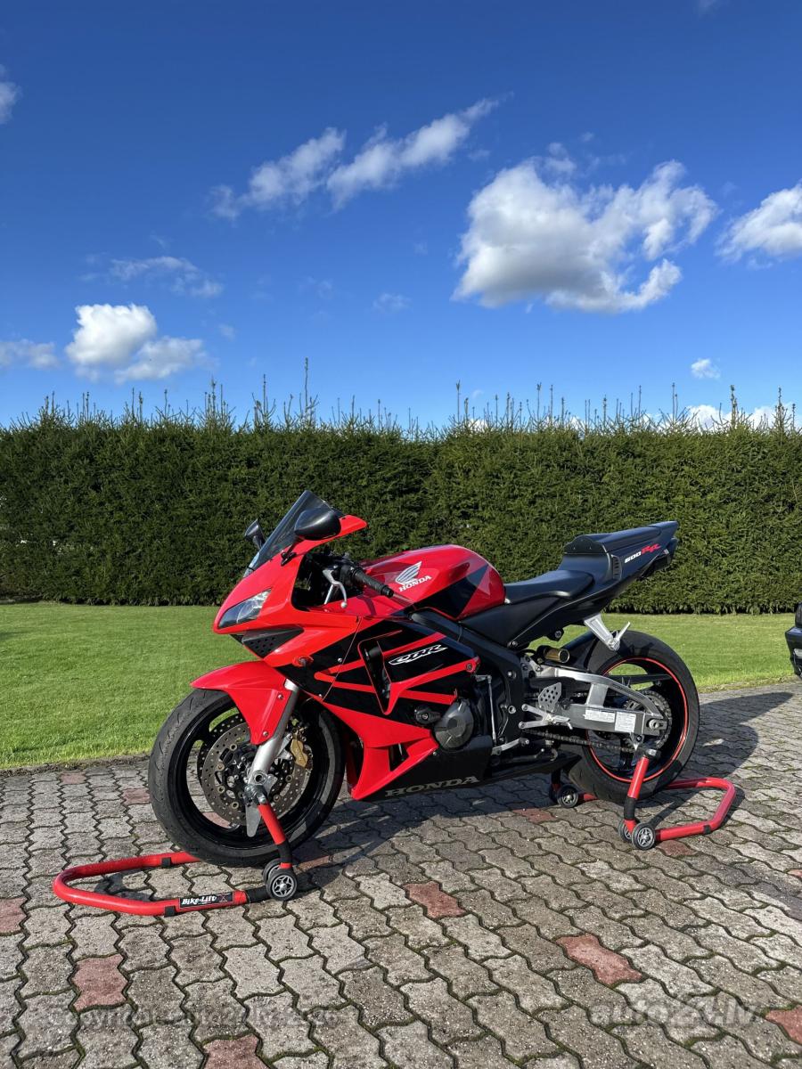 Melns Honda CBR 600 2004 Tartu, ar dzinēja tilpumu 0.60 L un nobraukumu 34 tūkst. km par 3500 €, foto 3 vietnē AUTOMOTO.COM.LV