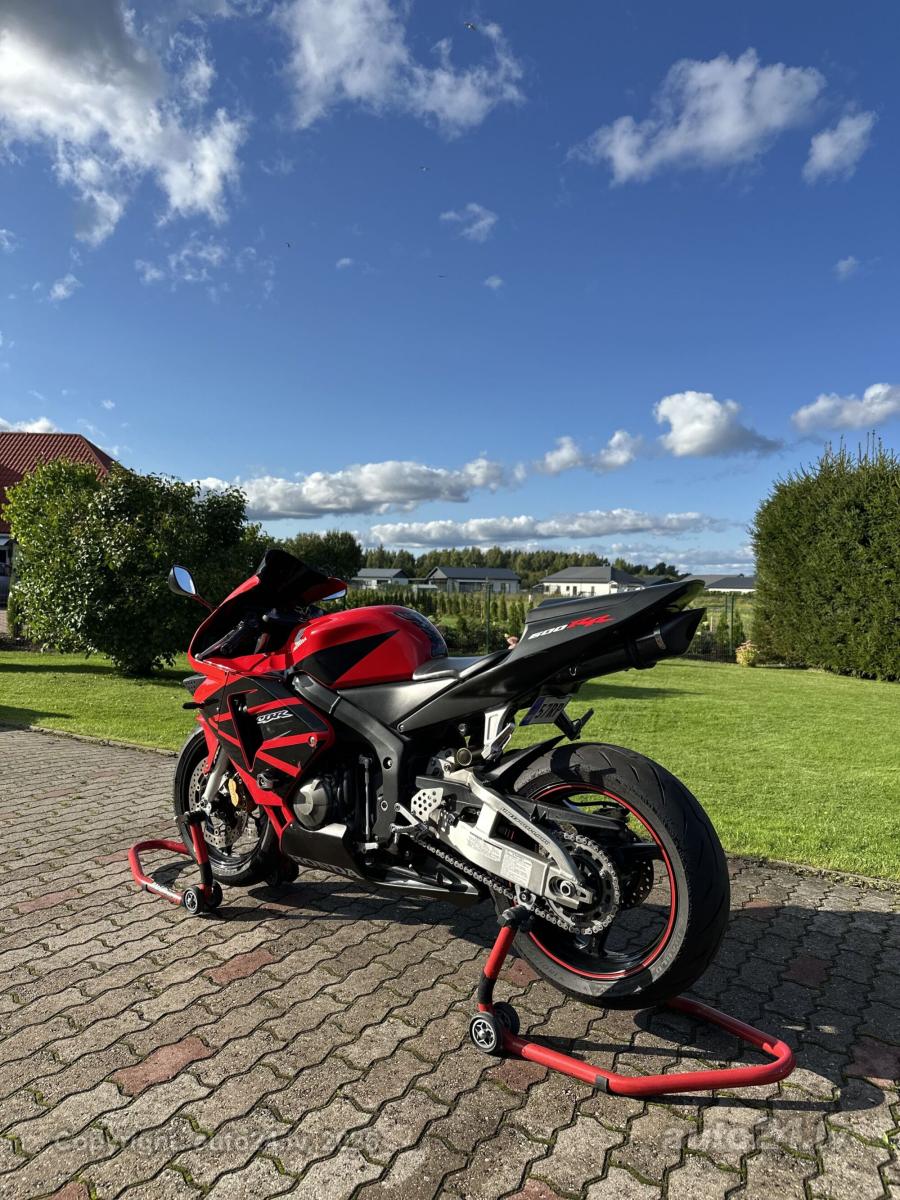 Melns Honda CBR 600 2004 Tartu, ar dzinēja tilpumu 0.60 L un nobraukumu 34 tūkst. km par 3500 €, foto 4 vietnē AUTOMOTO.COM.LV