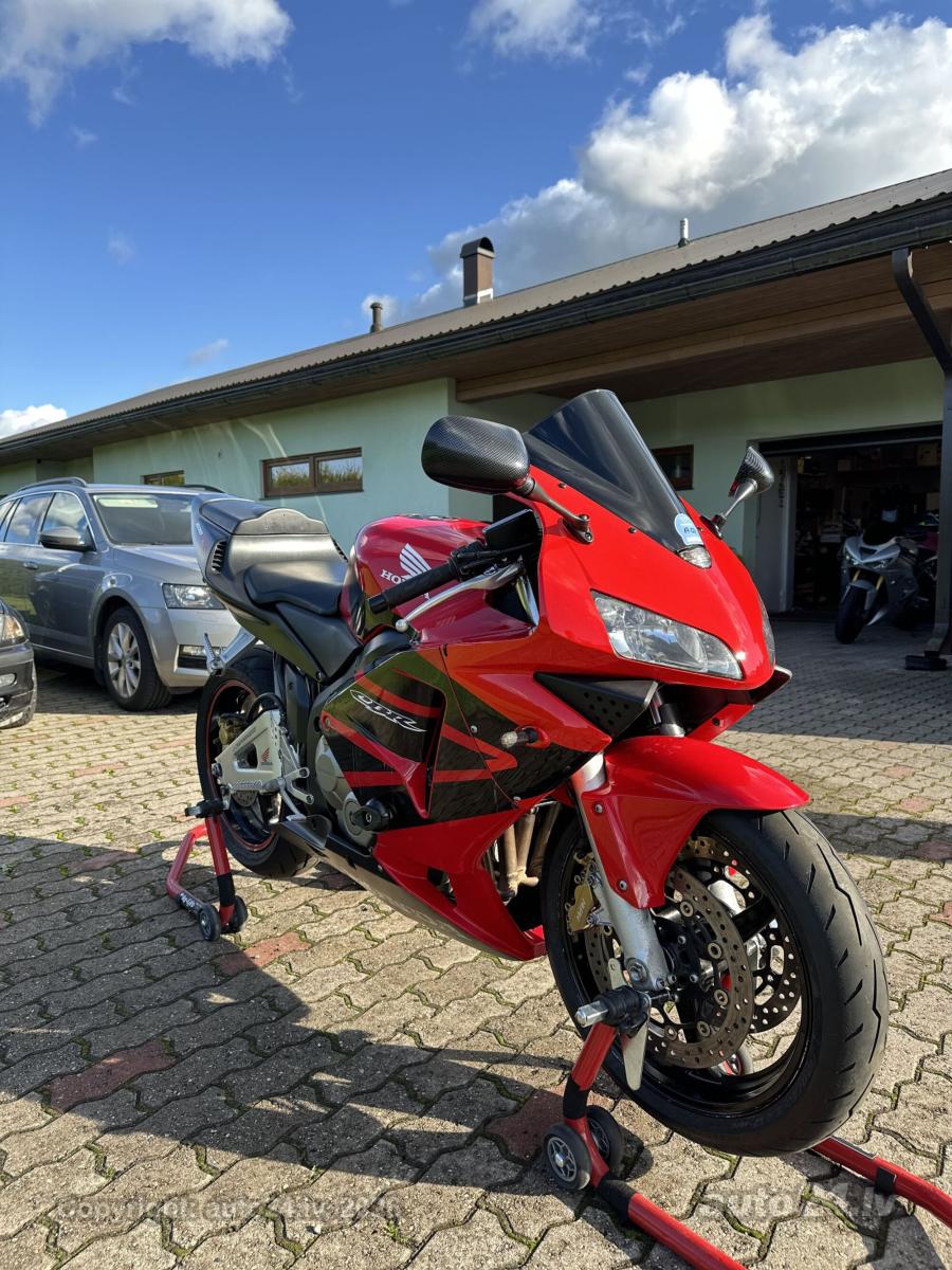 Melns Honda CBR 600 2004 Tartu, ar dzinēja tilpumu 0.60 L un nobraukumu 34 tūkst. km par 3500 €, foto 5 vietnē AUTOMOTO.COM.LV