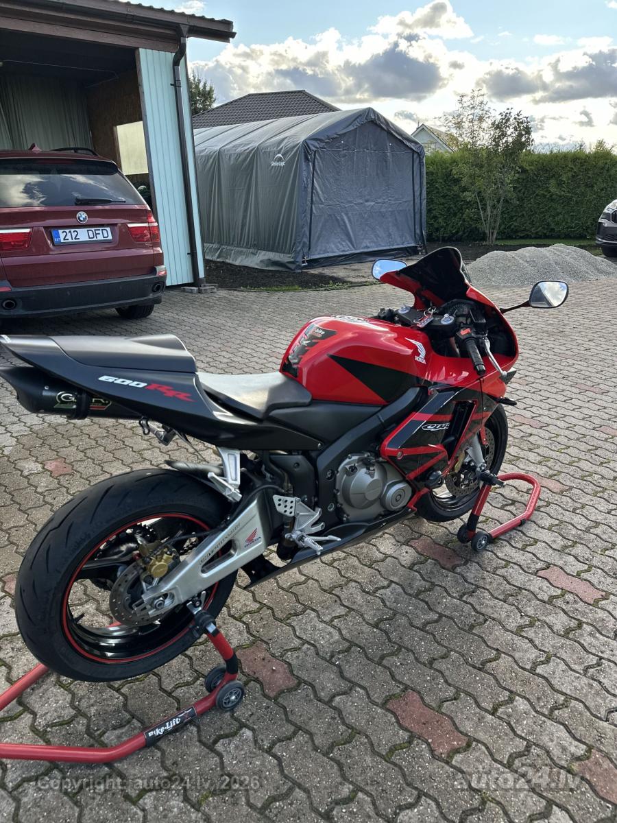 Melns Honda CBR 600 2004 Tartu, ar dzinēja tilpumu 0.60 L un nobraukumu 34 tūkst. km par 3500 €, foto 6 vietnē AUTOMOTO.COM.LV