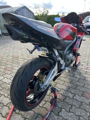 Melns Honda CBR 600 2004 Tartu, ar dzinēja tilpumu 0.60 L un nobraukumu 34 tūkst. km par 3500 €, foto 8 vietnē AUTOMOTO.COM.LV