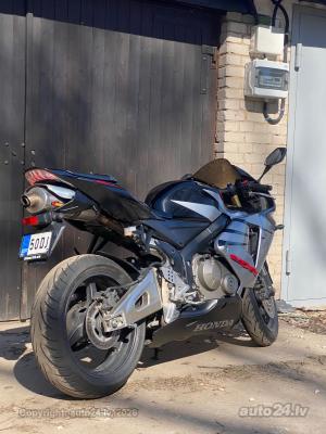 Черный Хонда CBR 600 2005 в Таллин, объемом двигателя 0.60 л и пробегом 56 тыс. км за 4200 €, фото 3 на AUTOMOTO.COM.LV